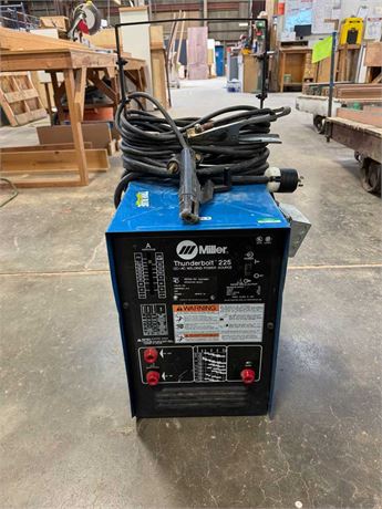 Lot - Miller "Thunderbolt 225" Welder | Place Your Bid at MachineryMax