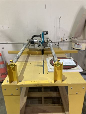 Lot - Saw Trax Table System with Makita "5402NA" Circular Saw | Place ...