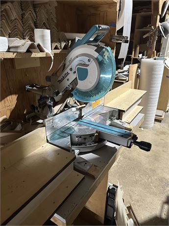 Lot - Makita "DXT" Miter Saw | Place Your Bid at MachineryMax