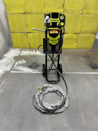 Lot - Kremlin "AirMix 15C25" Spray Pump and Spray Gun | Place Your Bid ...