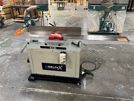 Lot - Delta "DJ-20" Jointer - 8" | Place Your Bid at MachineryMax