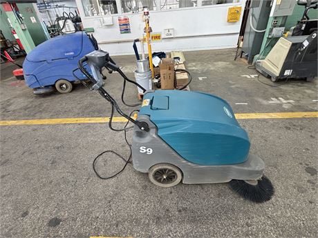 Lot - Tennant "S9" Floor Sweeper | Place Your Bid at MachineryMax