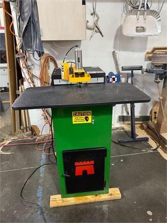 Lot - Castle "TSM-22" Pocket Hole Boring Machine | Place Your Bid at ...