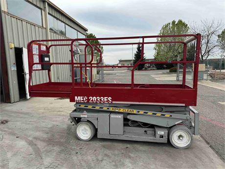 Lot - MEC "2033ES" Arial Platform Lift | Place Your Bid at MachineryMax
