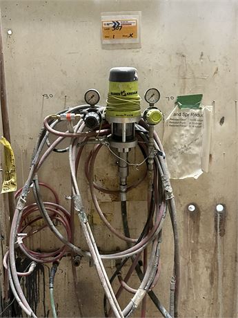 Lot - Kremlin "Airmix 10C18" Spray Pump System and Spray Gun | Place ...