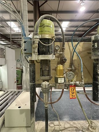 Lot - Kremlin "Airmix 20C100" Spray Pump | Place Your Bid at MachineryMax