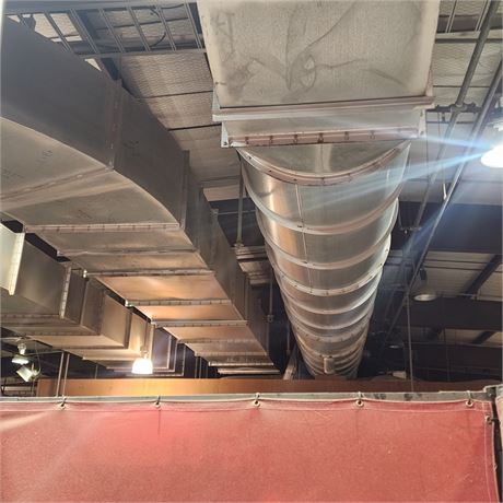 Lot - Dust Collection Trunk Line & Pipe in Room | Place Your Bid at ...