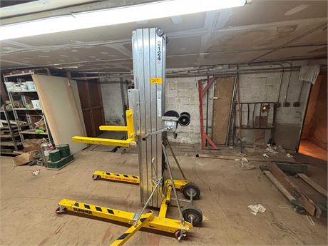 Lot - Sumner Contractor Lift | Place Your Bid at MachineryMax