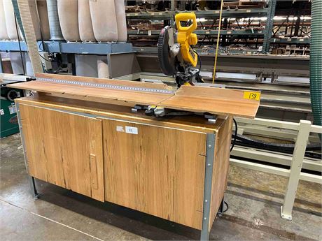 Lot - DeWalt "DWS780" Sliding Compund Miter Saw | Place Your Bid at ...