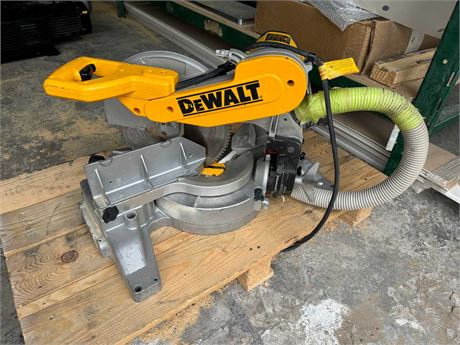 Lot - DeWalt "DW706" Compound Miter Saw | Place Your Bid at MachineryMax
