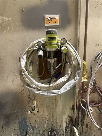 Lot - Kremlin "Airmix 10C18" Spray Pump System and Spray Gun | Place ...