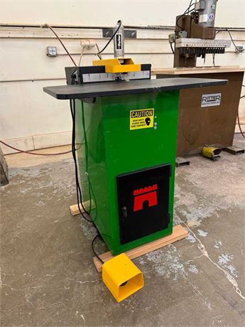 Lot - Castle "TSM-22" Pocket Hole Boring Machine | Place Your Bid at ...